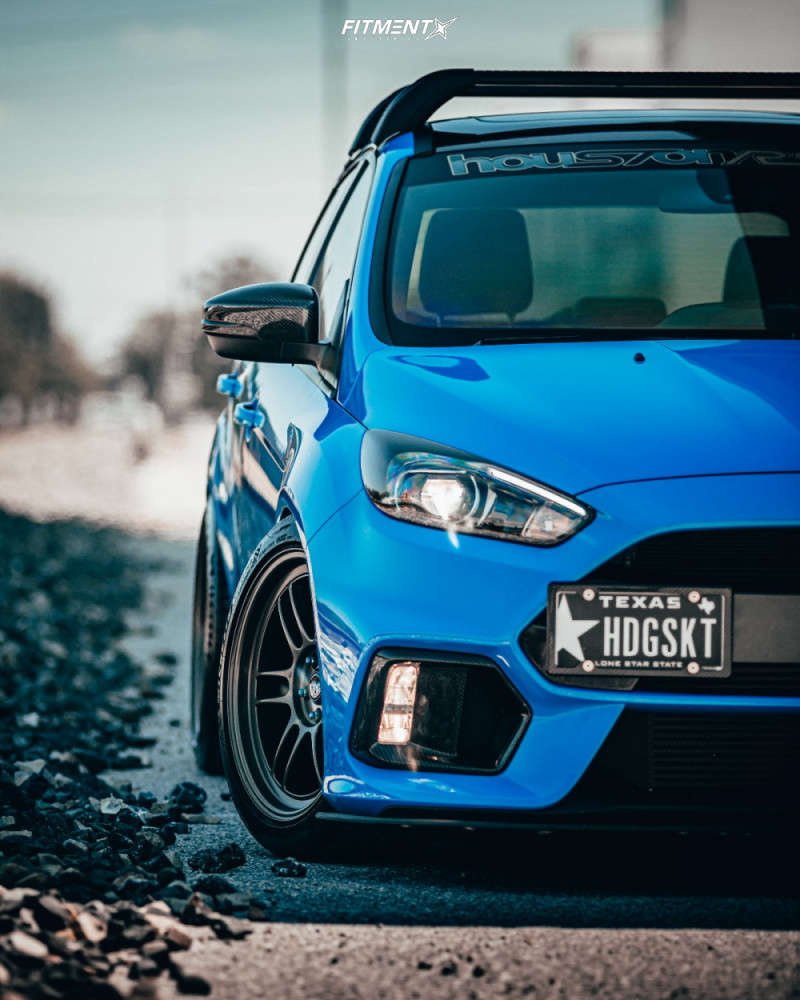 2016 Ford Focus RS with 18x9 Enkei RPF1 and Michelin 245x40 on ...
