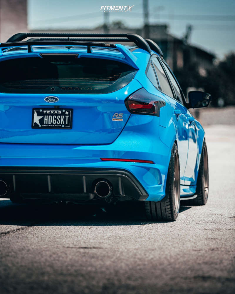 2016 Ford Focus RS with 18x9 Enkei RPF1 and Michelin 245x40 on ...