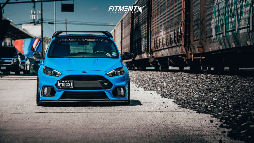 2016 Ford Focus RS with 18x9 Enkei RPF1 and Michelin 245x40 on ...