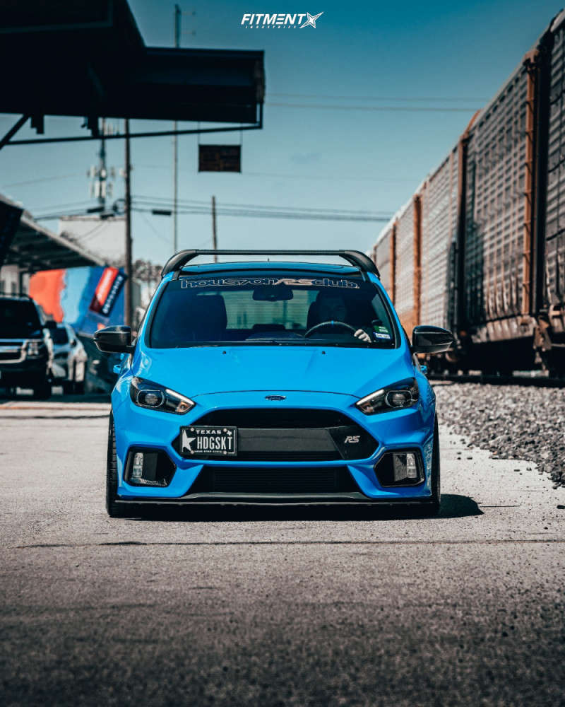 2016 Ford Focus RS with 18x9 Enkei RPF1 and Michelin 245x40 on ...