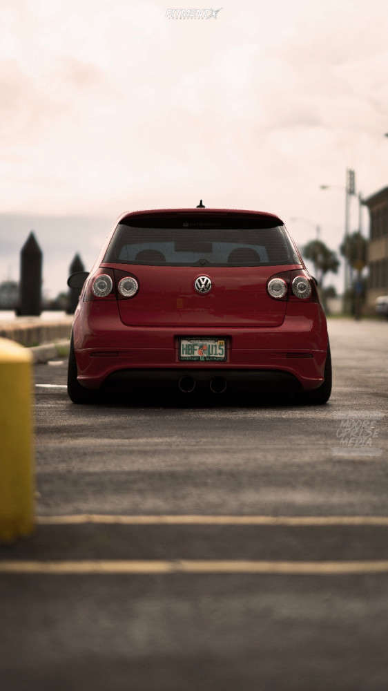 2008 Volkswagen R32 Base with 18x9 CCW Classic 5 and Falken 215x40 on ...