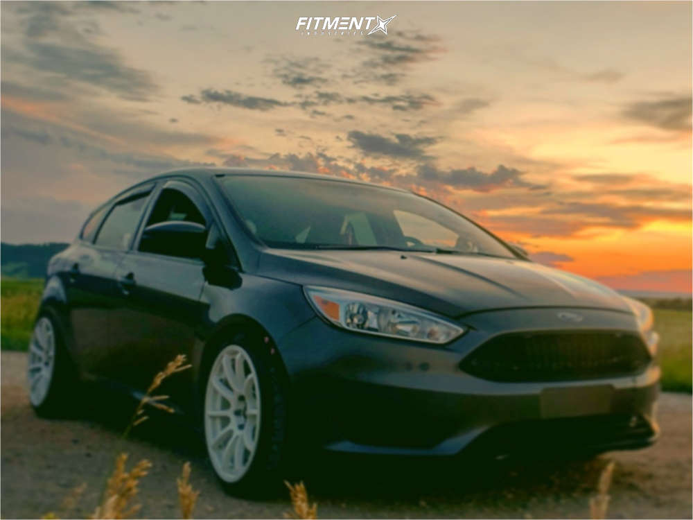 2015 Ford Focus SE with 18x9 Rota G-force and Federal 225x30 on ...