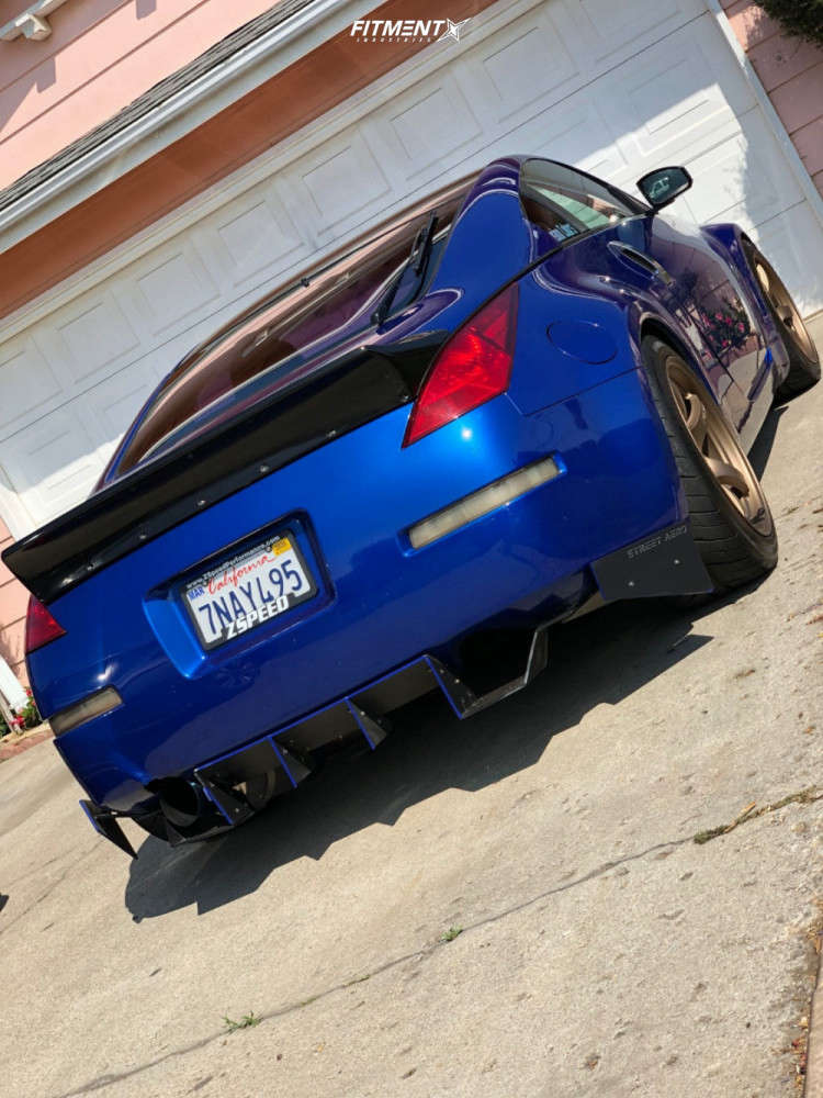 2005 Nissan 350Z Base with 18x9.5 Gram Lights 57cr and Hankook 245x40 ...