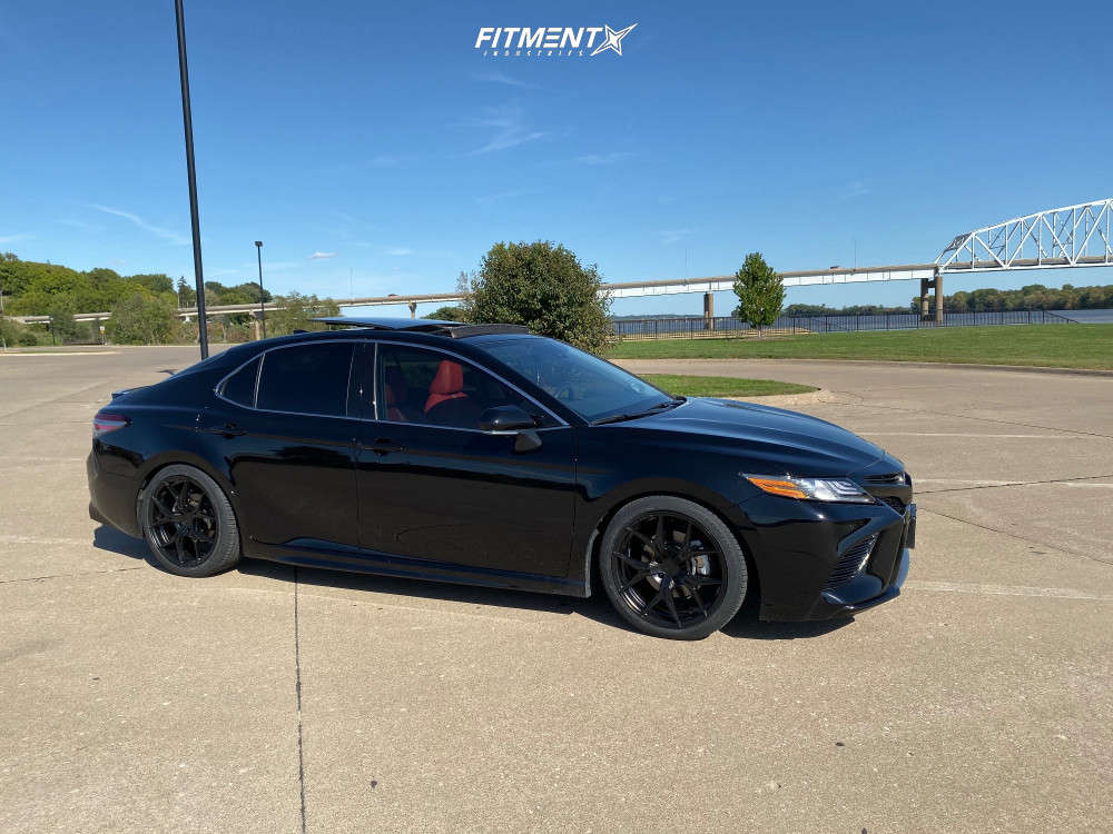 2019 Toyota Camry XSE with 19x8.5 Rohana Rfx5 and Continental 235x40 on ...