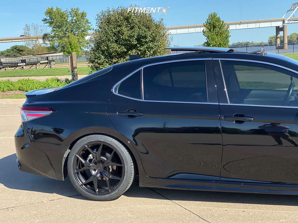2019 Toyota Camry XSE with 19x8.5 Rohana Rfx5 and Continental 235x40 on ...