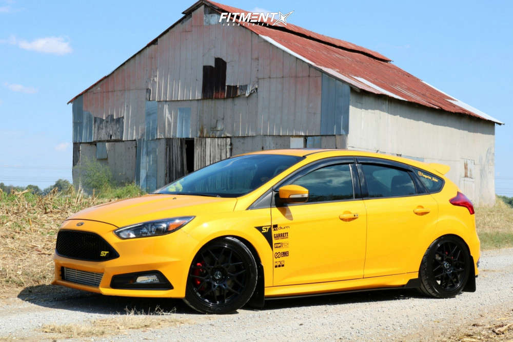 2015 Ford Focus ST with 18x8 Enkei Pdc and Nitto 245x40 on Coilovers ...