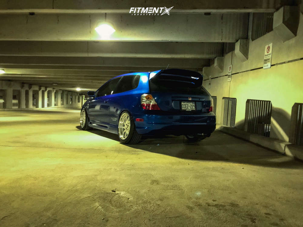 2004 Honda Civic SiR with 17x9 Whistler Kr7 and Kumho 225x45 on ...