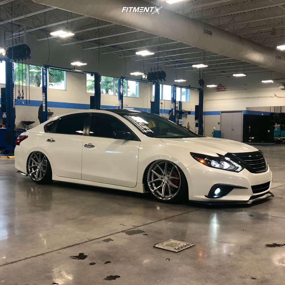 2017 Nissan Altima SR with 20x10 Ferrada FR2 and Delinte 235x35 on Air ...