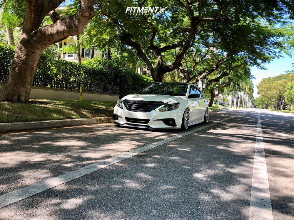 2017 Nissan Altima SR with 20x10 Ferrada FR2 and Delinte 235x35 on Air ...