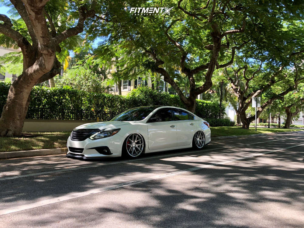 2017 Nissan Altima SR with 20x10 Ferrada FR2 and Delinte 235x35 on Air ...