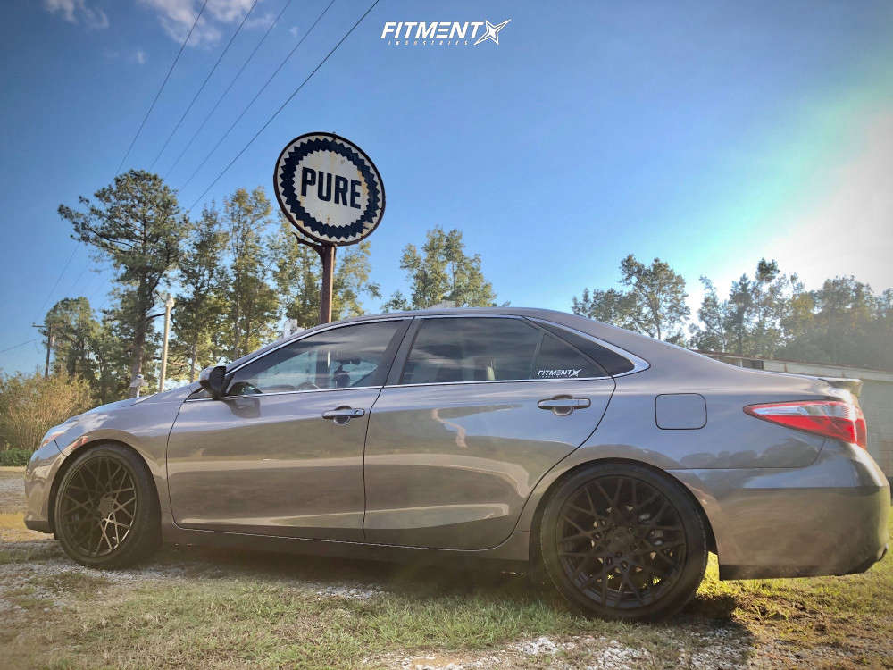 2017 Toyota Camry SE with 19x8.5 Rotiform Blq and Toyo Tires 245x40 on ...