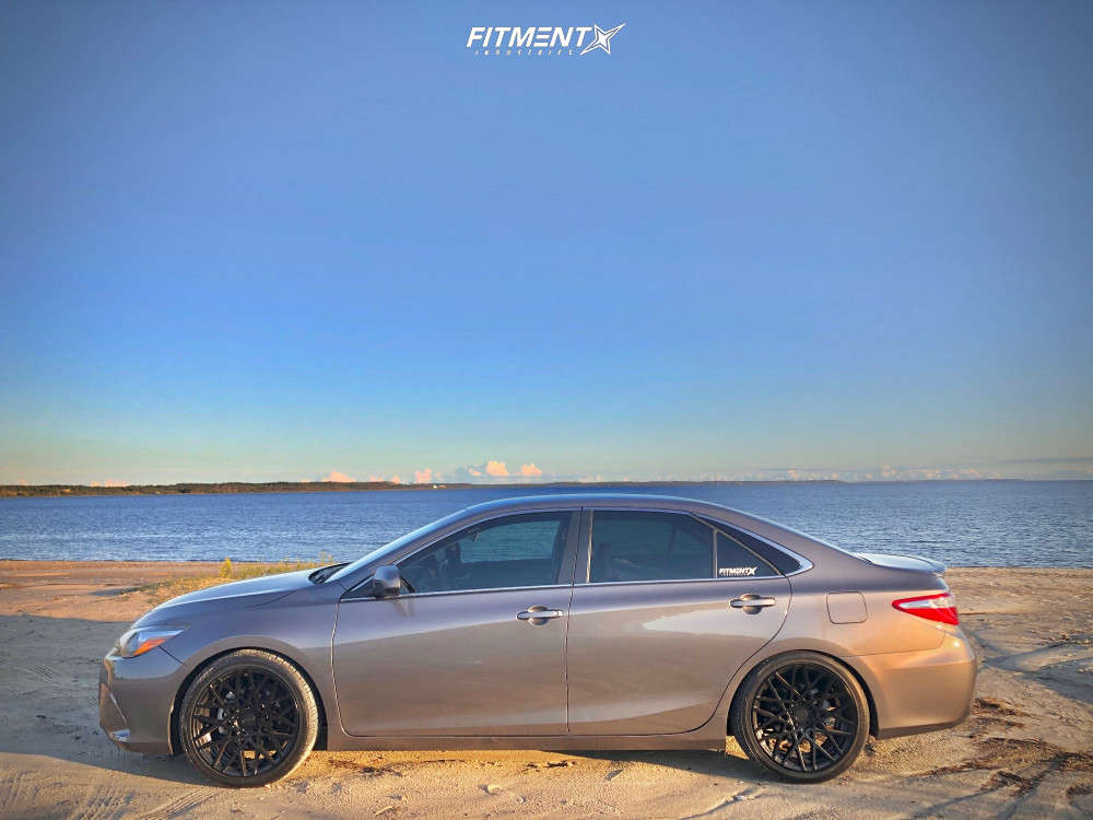 2017 Toyota Camry SE with 19x8.5 Rotiform Blq and Toyo Tires 245x40 on ...
