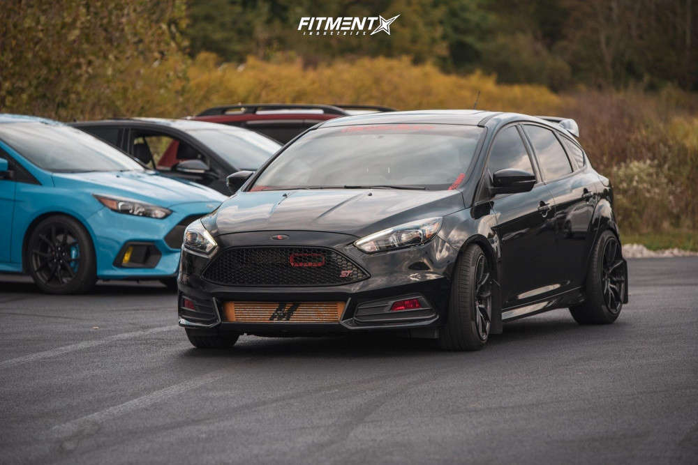 2018 Ford Focus ST with 18x9.5 Option Lab R716 and Pirelli 235x40 on ...