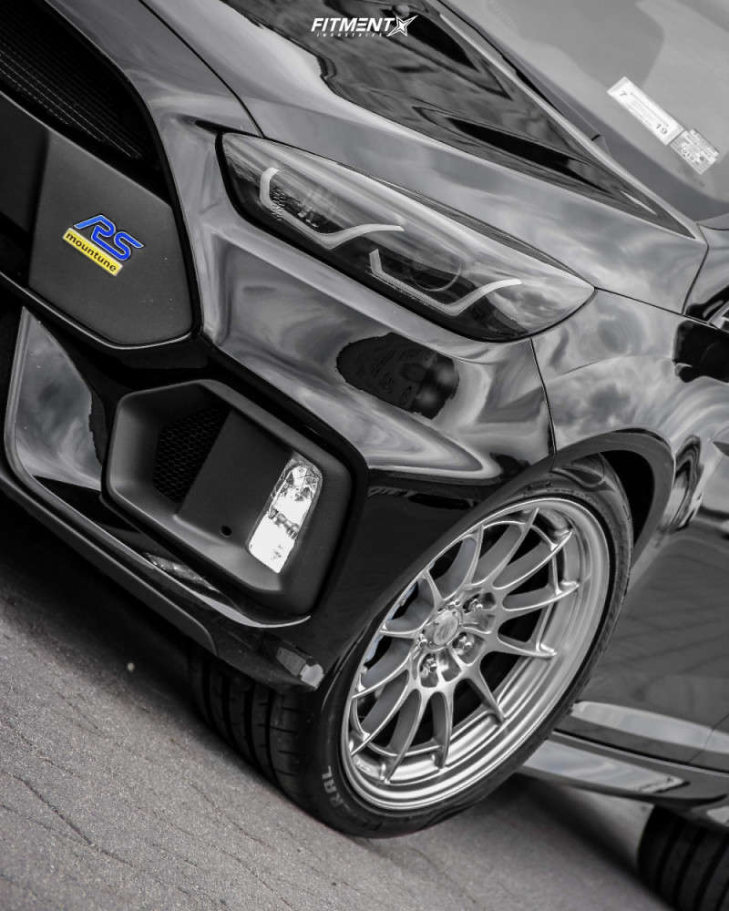 2017 Ford Focus RS with 18x9.5 Enkei NT03M and Federal 265x35 on Stock ...