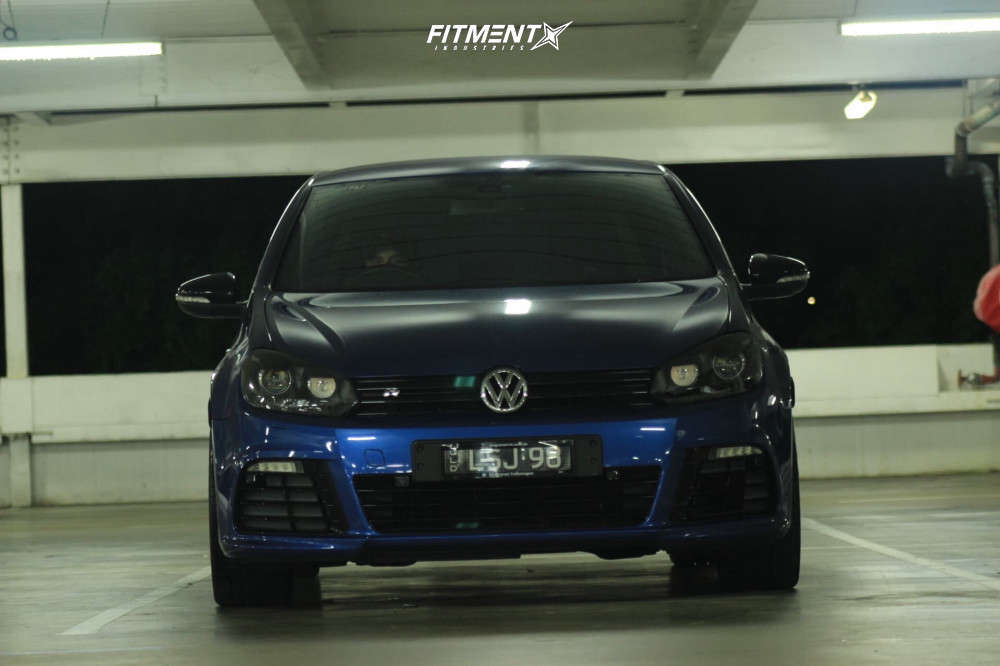 2011 Volkswagen Golf R Base with 19x8 OZ Racing Ultraleggera and Dunlop ...