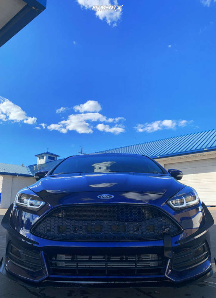 2017 Ford Focus ST with 18x8.5 Ambit Rt8 and Michelin 235x40 on ...