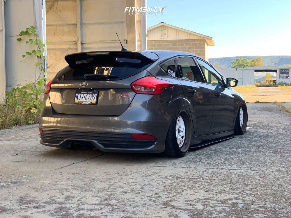 2015 Ford Focus ST with 18x9.5 WatercooledIND Jb1 and Federal 215x40 on ...
