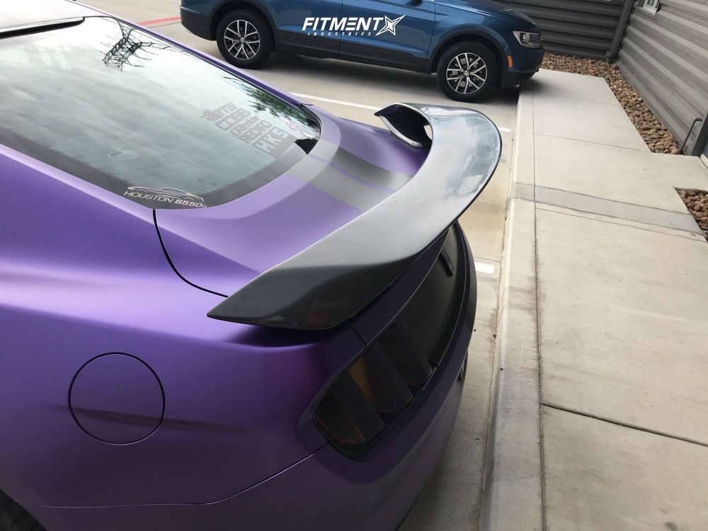 2017 Ford Mustang EcoBoost with 19x9.5 JNC JNC014 and Achilles 275x35 ...