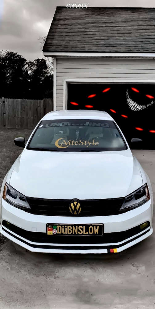 2017 Volkswagen Jetta Sport with 18x8.5 JNC Jnc031 and Federal 225x40 ...