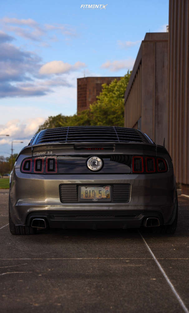 2014 Ford Mustang GT with 20x10.5 RTR Tech 7 and Nitto 285x40 on Air ...