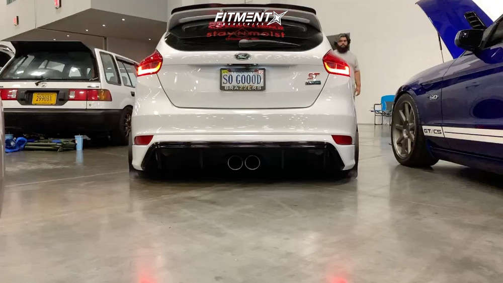 2016 Ford Focus ST with 18x9.5 Avant Garde M220 and Falken 225x40 on ...