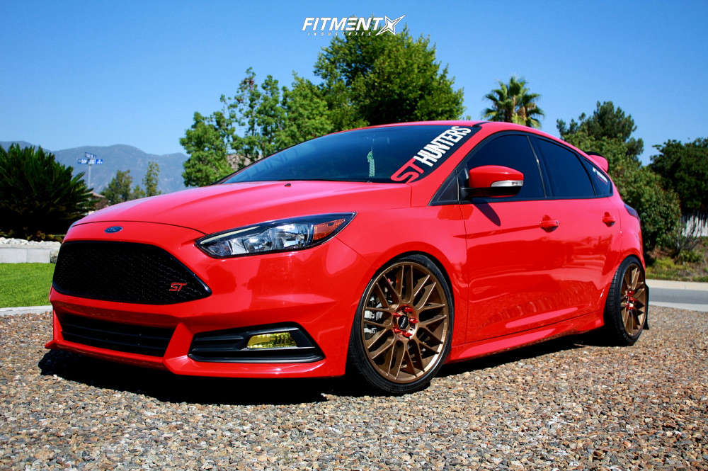 2017 Ford Focus ST with 18x8.5 Starform Starform and Falken 215x35 on ...