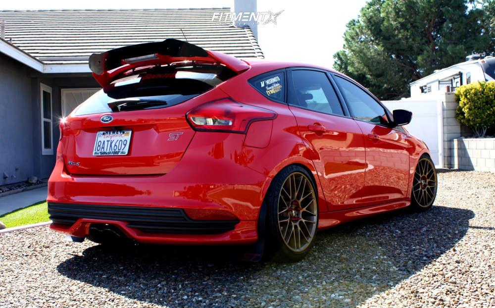 2017 Ford Focus ST with 18x8.5 Starform Starform and Falken 215x35 on ...