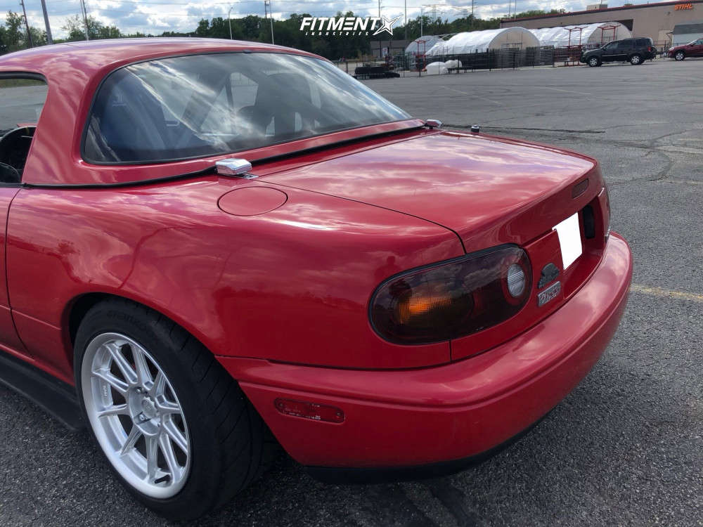 1995 Mazda MX-5 Miata Base with 15x8 TR Motorsport C3M and Hankook ...