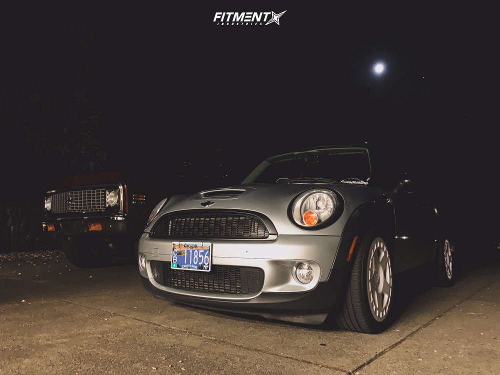 2008 Mini Cooper S with 17x7.5 Fifteen52 Turbomac and Barum 215x45 on ...