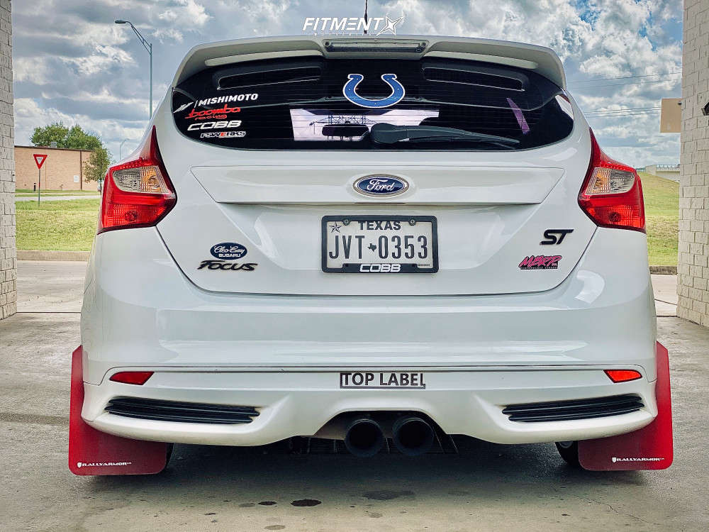 2014 Ford Focus ST with 18x8.5 Fifteen52 Tarmac and Firestone 235x40 on ...