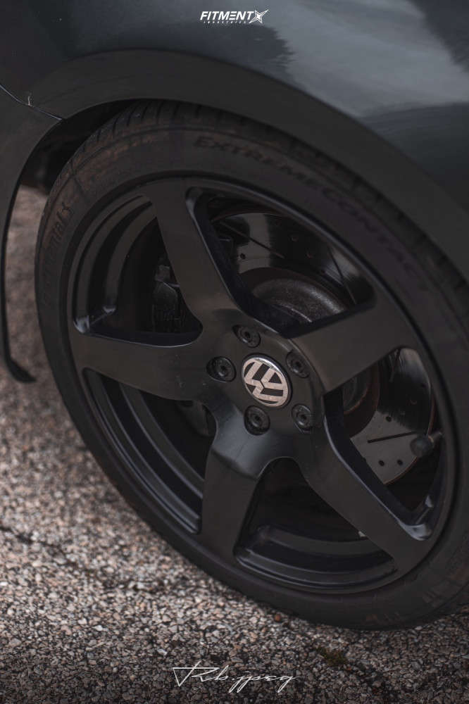 2012 Volkswagen Golf R Base with 17x8 Neuspeed RSe52 and Continental ...