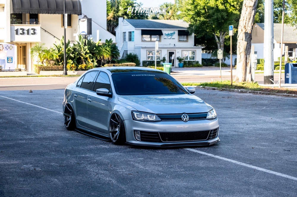 2011 Volkswagen Jetta SE with 18x9.5 7Twenty Style 55 and Achilles ...