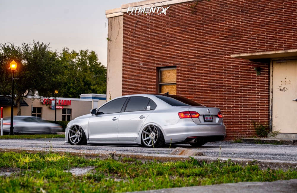 2011 Volkswagen Jetta SE with 18x9.5 7Twenty Style 55 and Achilles ...