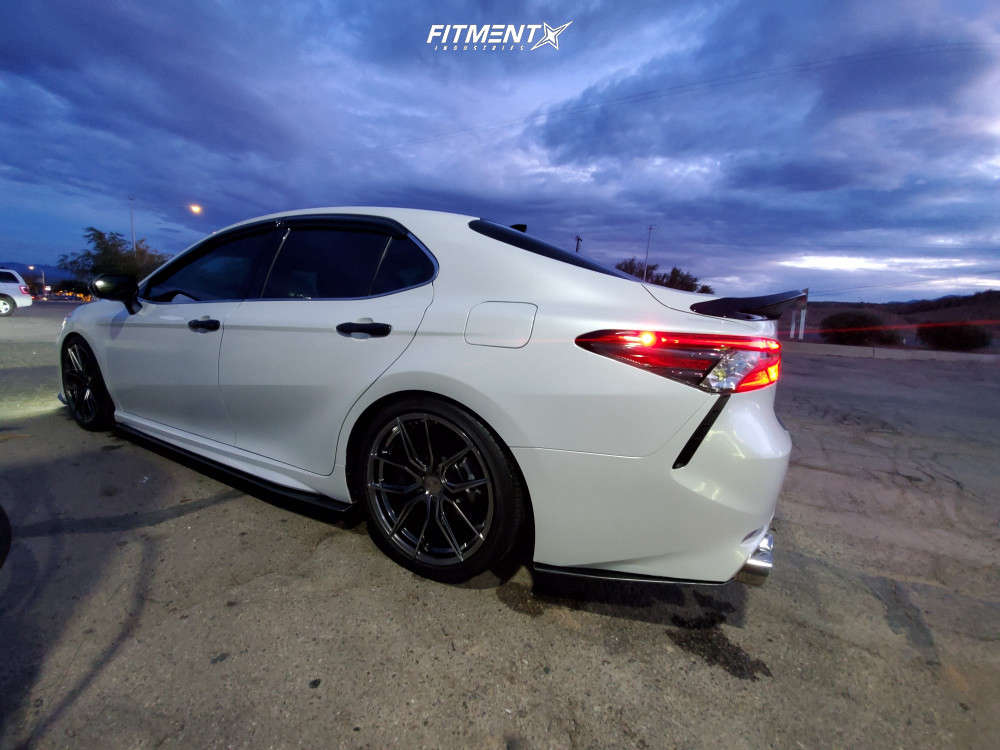 2018 Toyota Camry XSE with 19x8.5 XXR 559 and Bridgestone 235x40 on ...
