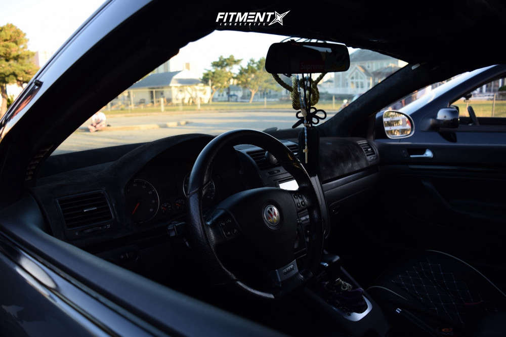 2008 Volkswagen Jetta SEL with 18x9.5 Alzor 081 and Federal 215x40 on ...