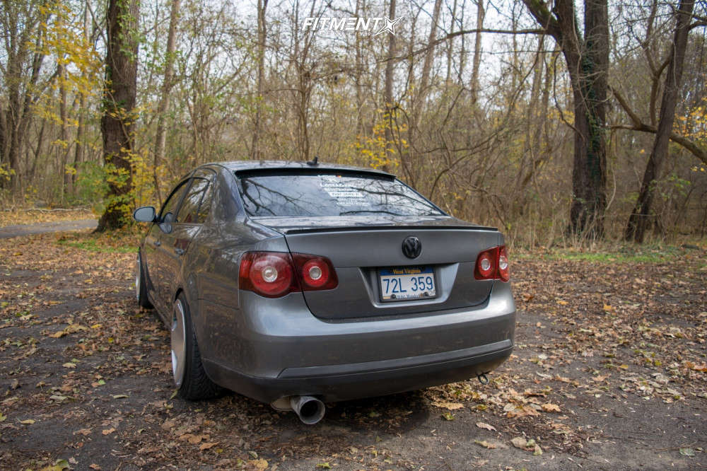 2008 Volkswagen Jetta SEL with 18x9.5 Alzor 081 and Federal 215x40 on ...