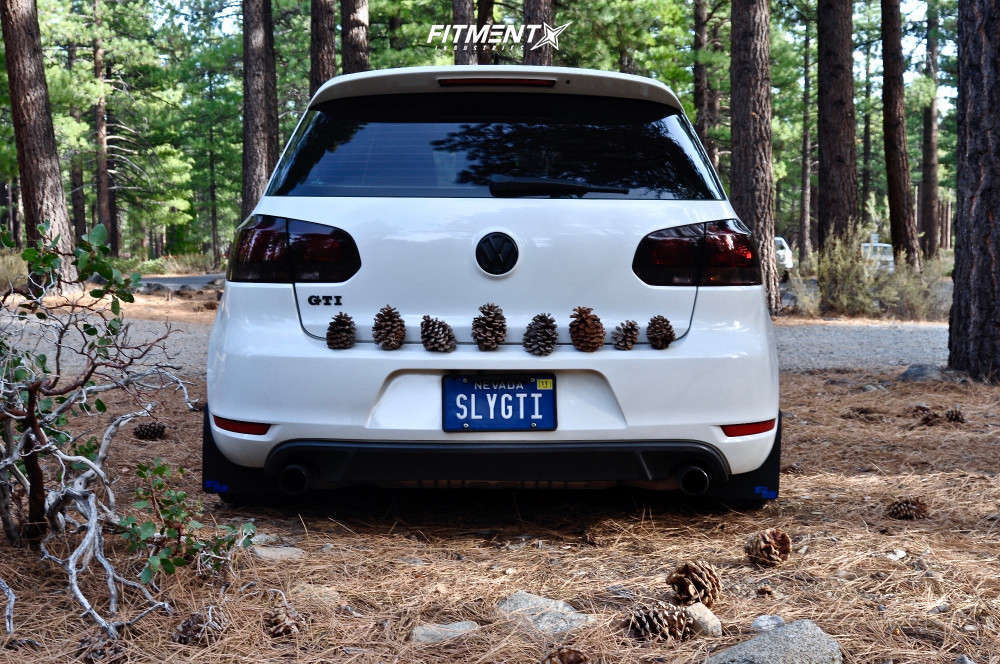 2012 Volkswagen GTI Base with 18x8.5 Fifteen52 Integrale and ...