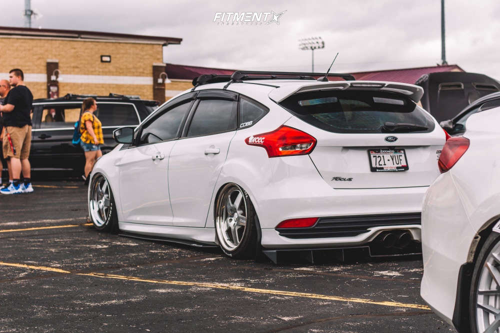 2015 Ford Focus ST with 18x8.5 Klutch Sl5 and Federal 225x35 on Air ...
