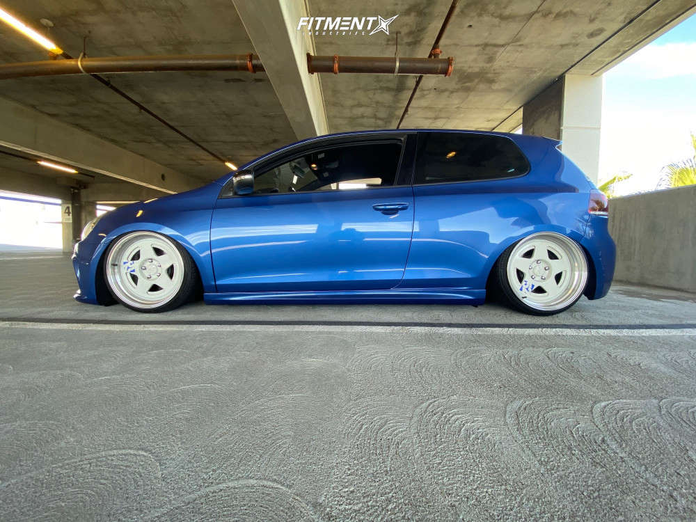 2012 Volkswagen Golf R Base with 18x9.5 Fifteen52 Tarmac and Hankook ...