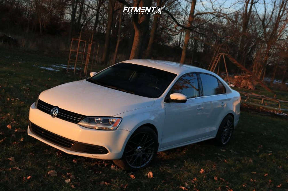 2014 Volkswagen Jetta SE with 18x8.5 Rotiform Rse and Continental ...