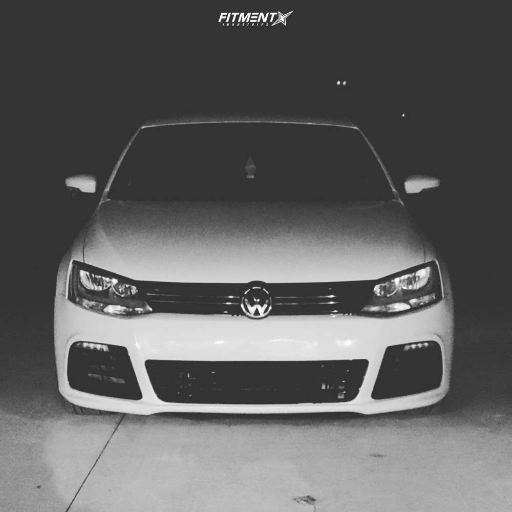 2014 Volkswagen Jetta SE with 18x8.5 Rotiform Rse and Continental ...