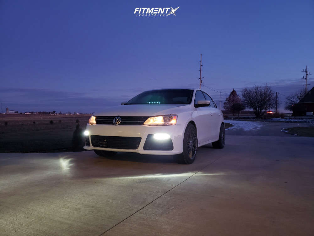 2014 Volkswagen Jetta SE with 18x8.5 Rotiform Rse and Continental ...