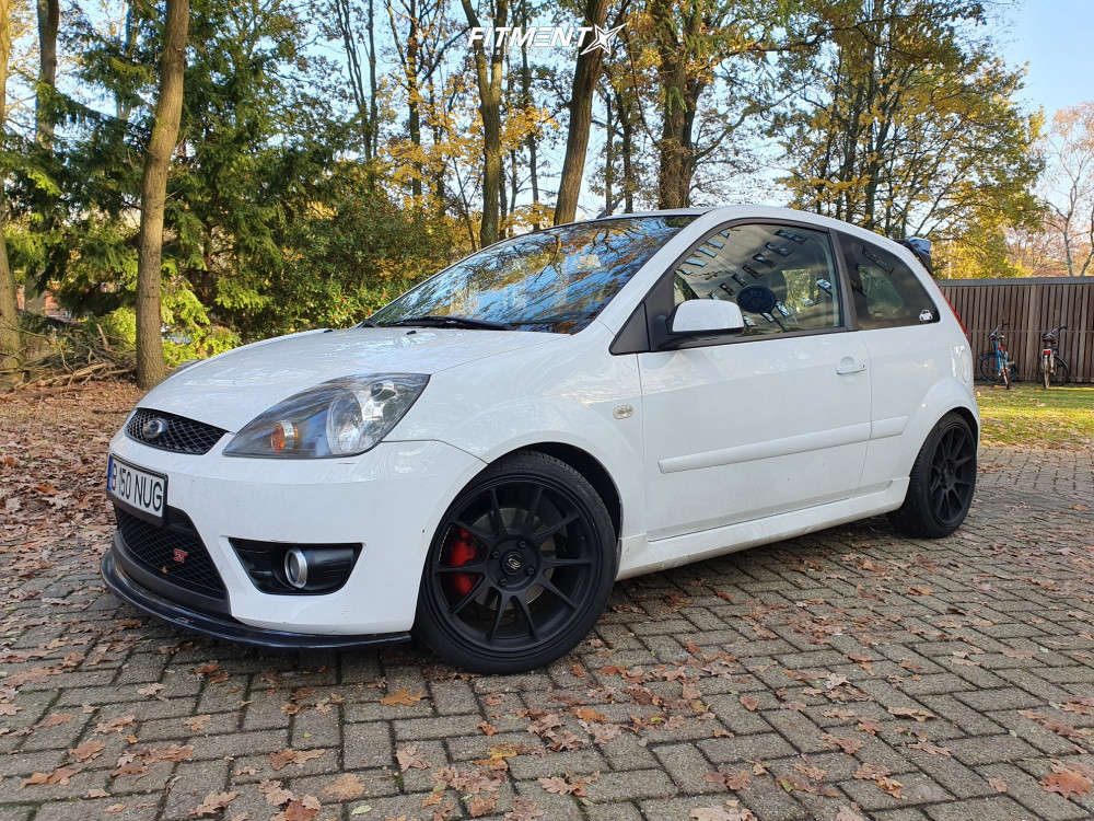 2007 Ford Fiesta ST with 17x7.5 Rota Titan and Pirelli 205x40 on ...