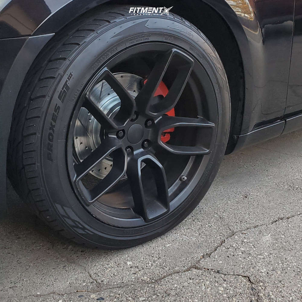 2009 Chrysler 300 C HEMI 4dr Sedan (5.7L 8cyl 5A) with 20x10.5 Factory ...