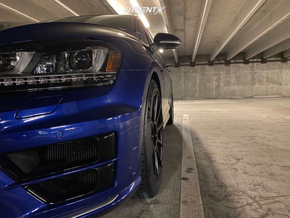 2017 Volkswagen Golf R Base with 17x9 Advanti Racing Storm S1 and ...