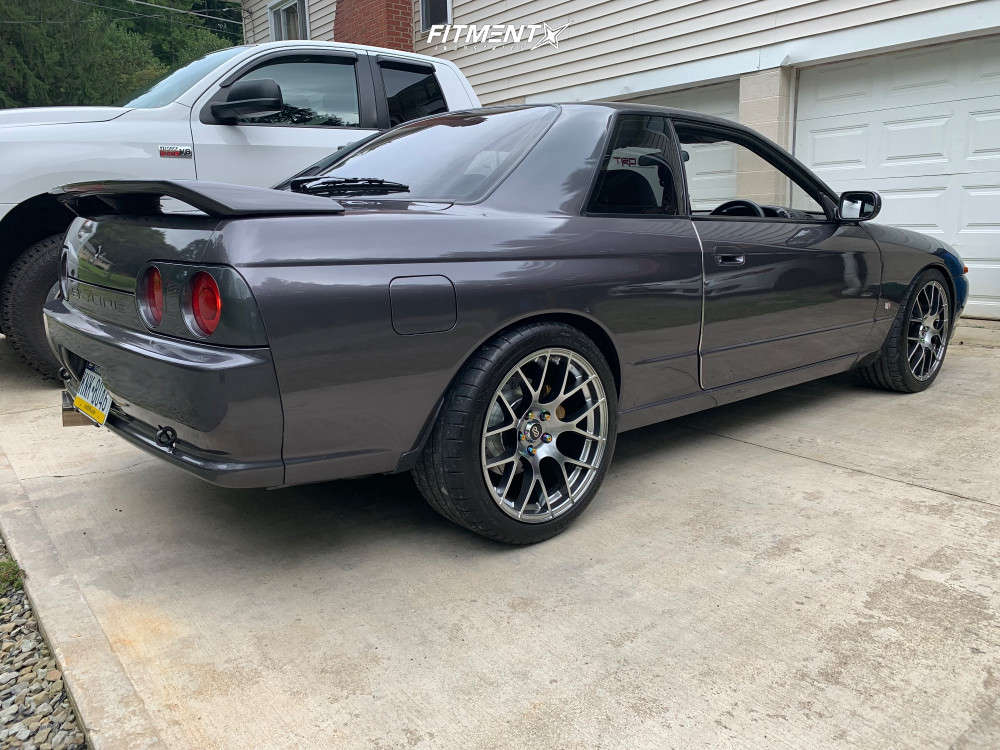 1992 Nissan Skyline R32 Base with 18x8 Enkei Raijin and Michelin 235x40 ...