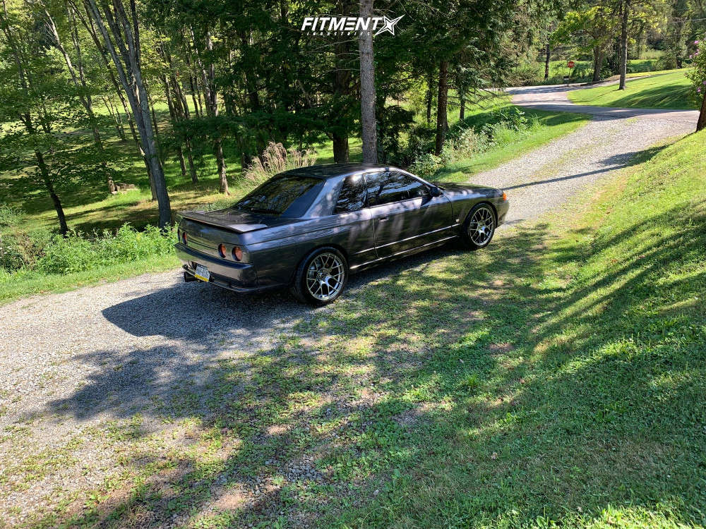 1992 Nissan Skyline R32 Base with 18x8 Enkei Raijin and Michelin 235x40 ...