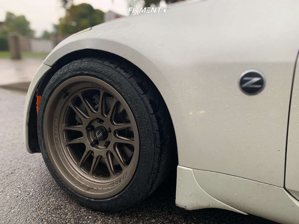 2008 Nissan 350Z Enthusiast with 18x9.5 Cosmis Racing XT-206R and Federal 245x40 on Stock ...