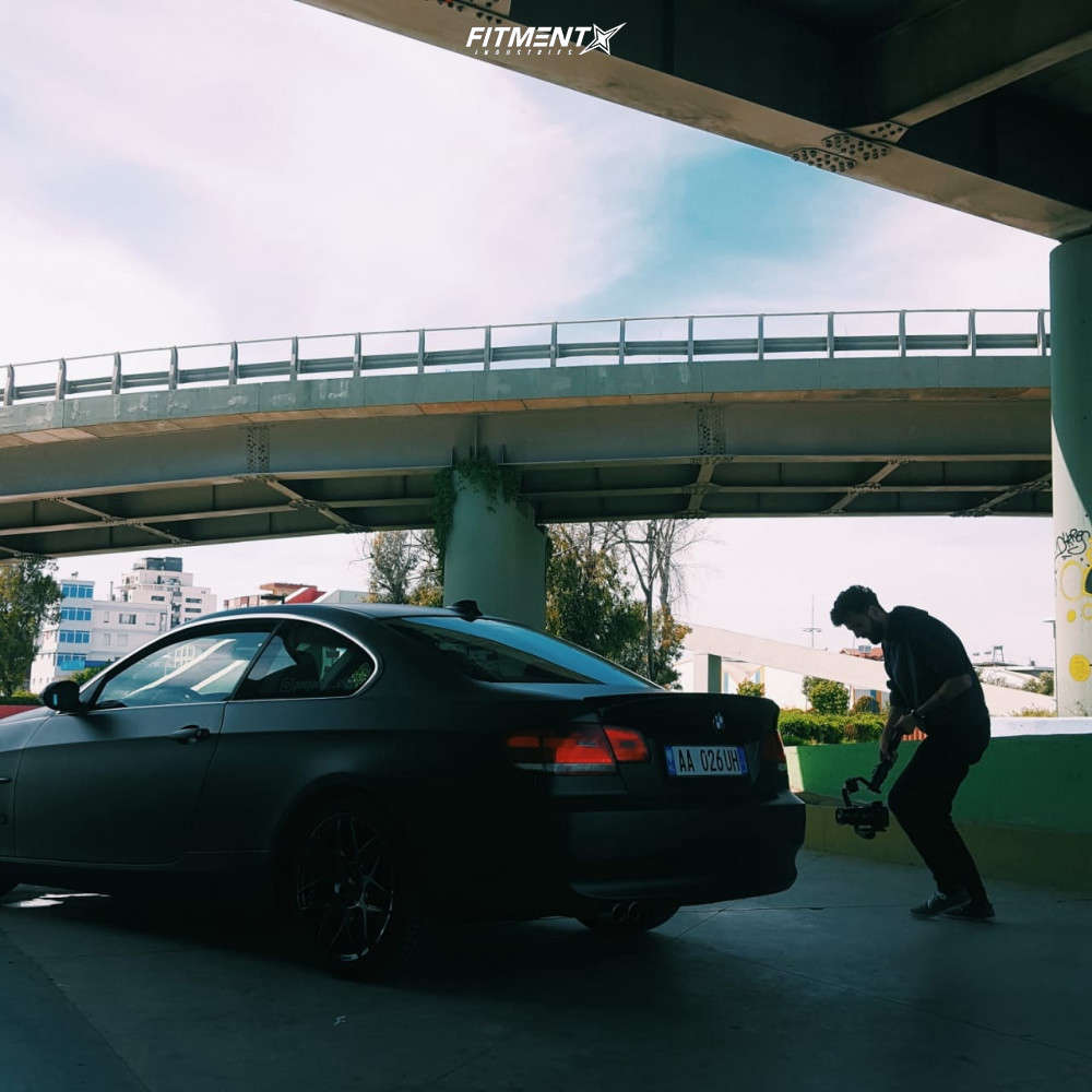 2007 BMW 325i Base with 18x8.5 Japan Racing Jr18 and Pirelli 225x40 on ...