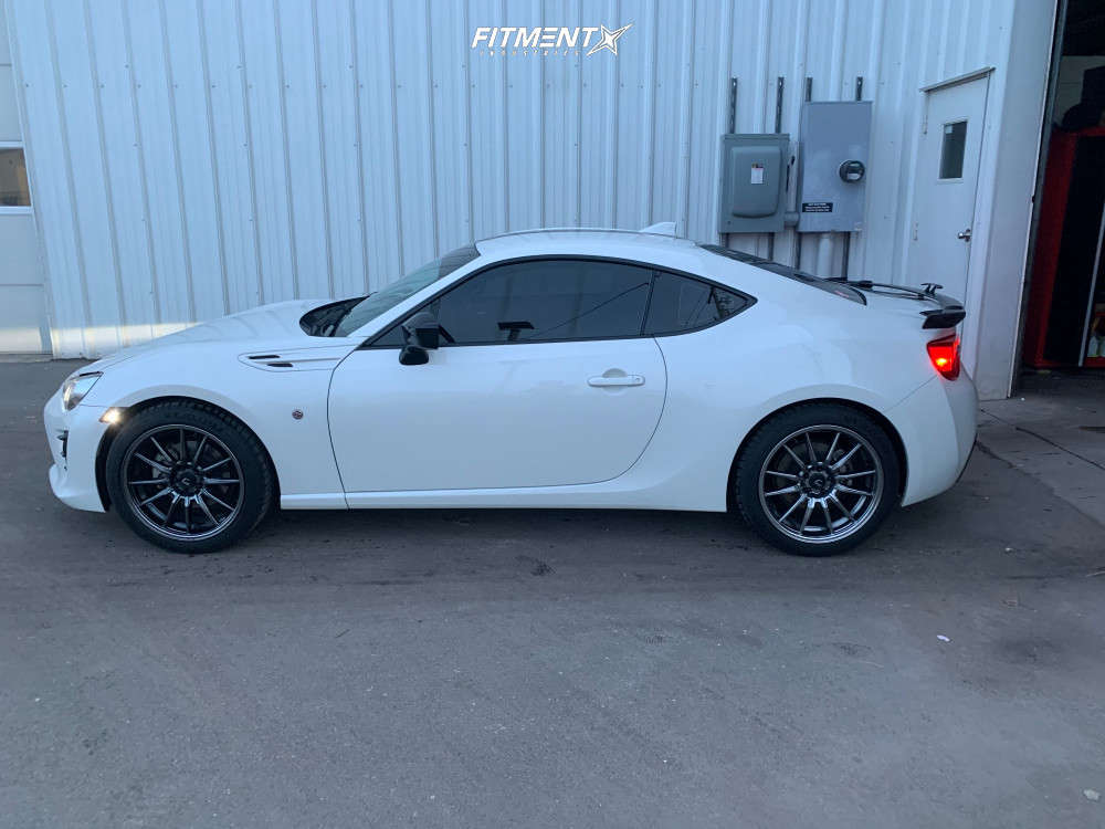 2017 Toyota 86 Special Edition with 18x9.5 Cosmis Racing R1 and ...